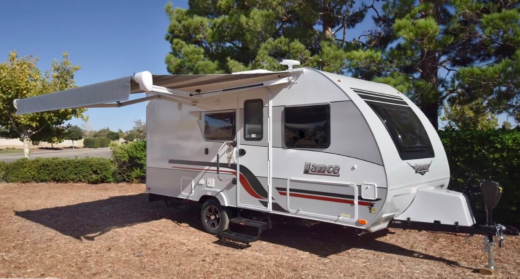 Best Travel Trailers Under 4000 Pounds (Light Towable Trailers)
