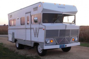 Retro Campers [8 Top Picks to Pursue Outdoors With Great Adventurist Class]