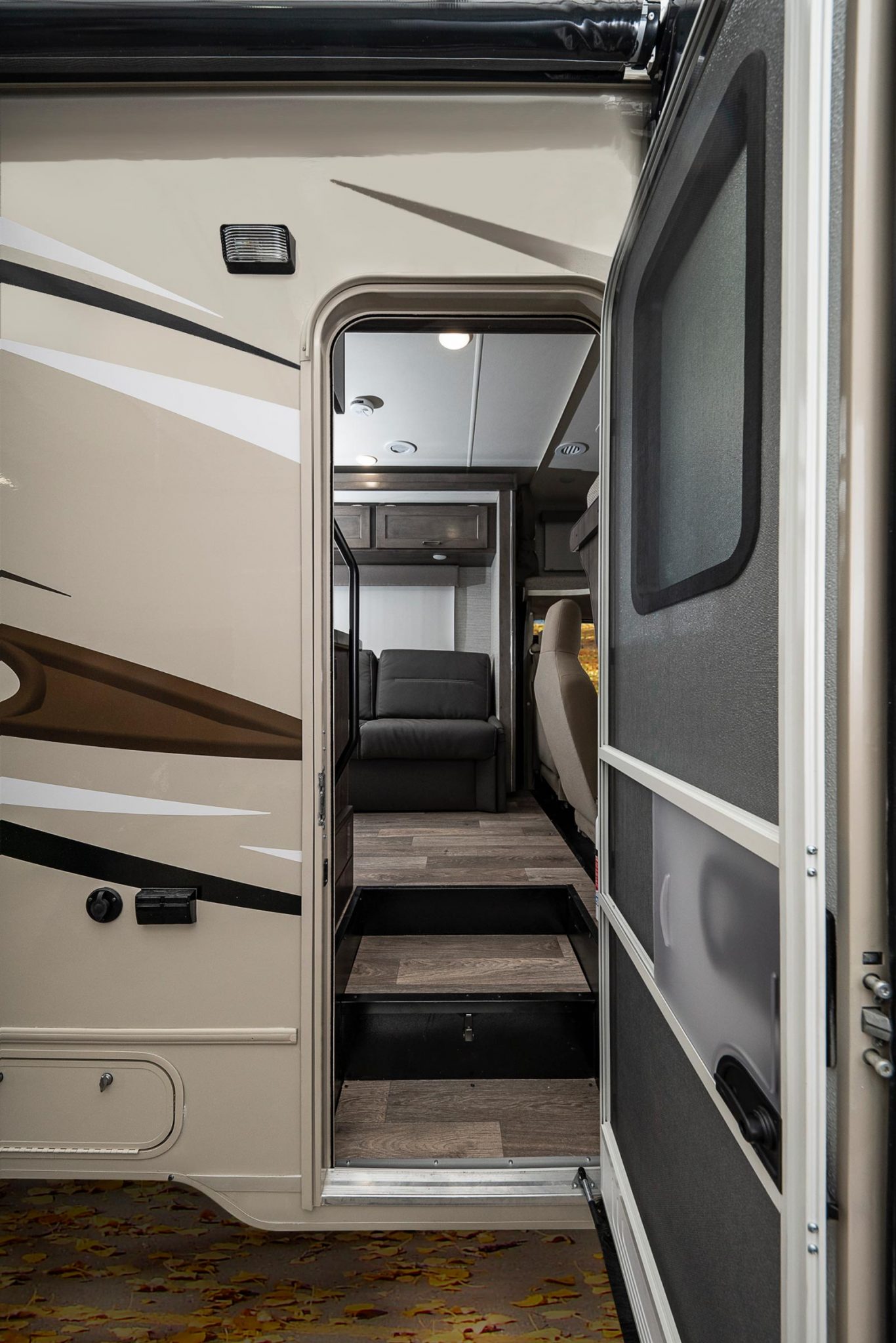 Winnebago Minnie Winnie Class C Motorhome: Specs, Price & Review