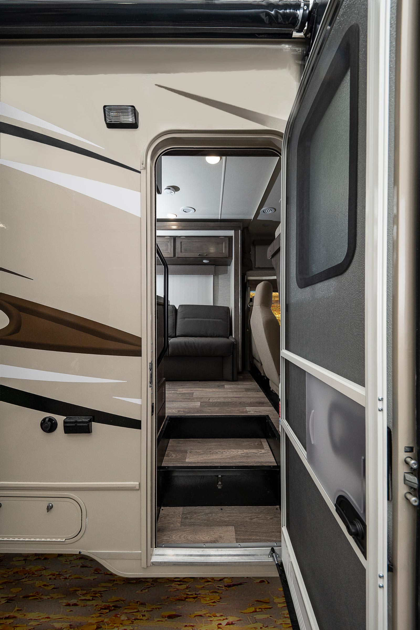 Winnebago Minnie Winnie Class C Motorhome: Specs, Price & Review