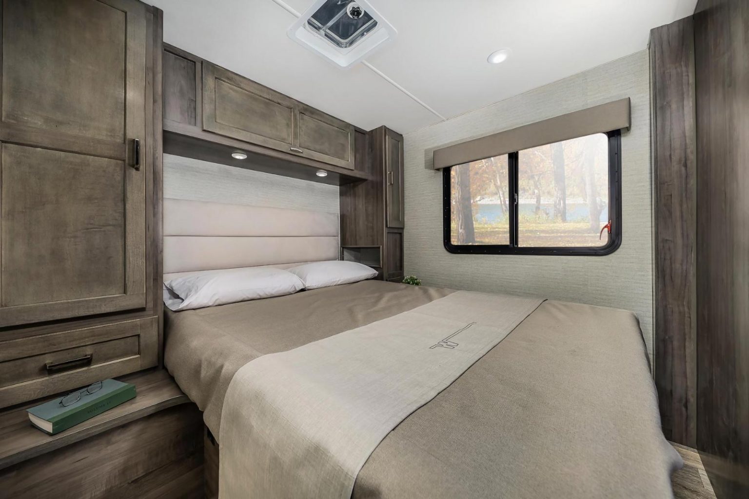 Winnebago Minnie Winnie Class C Motorhome: Specs, Price & Review