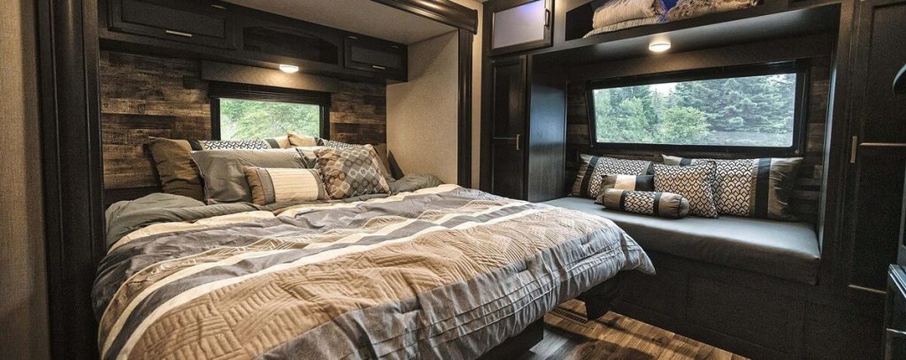 Top 6 Travel trailers with King size beds