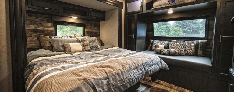 Top 6 Travel trailers with King size beds